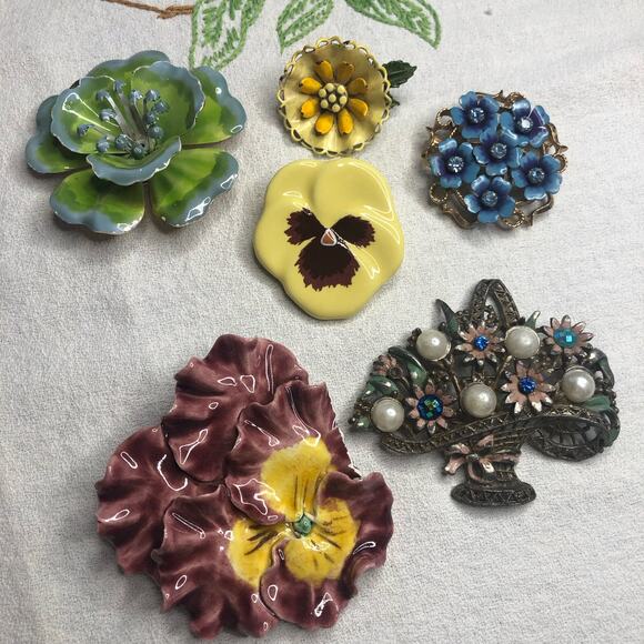 Vintage | Jewelry | Vintage Flower Brooches Lot Ceramic Metal Floral ...